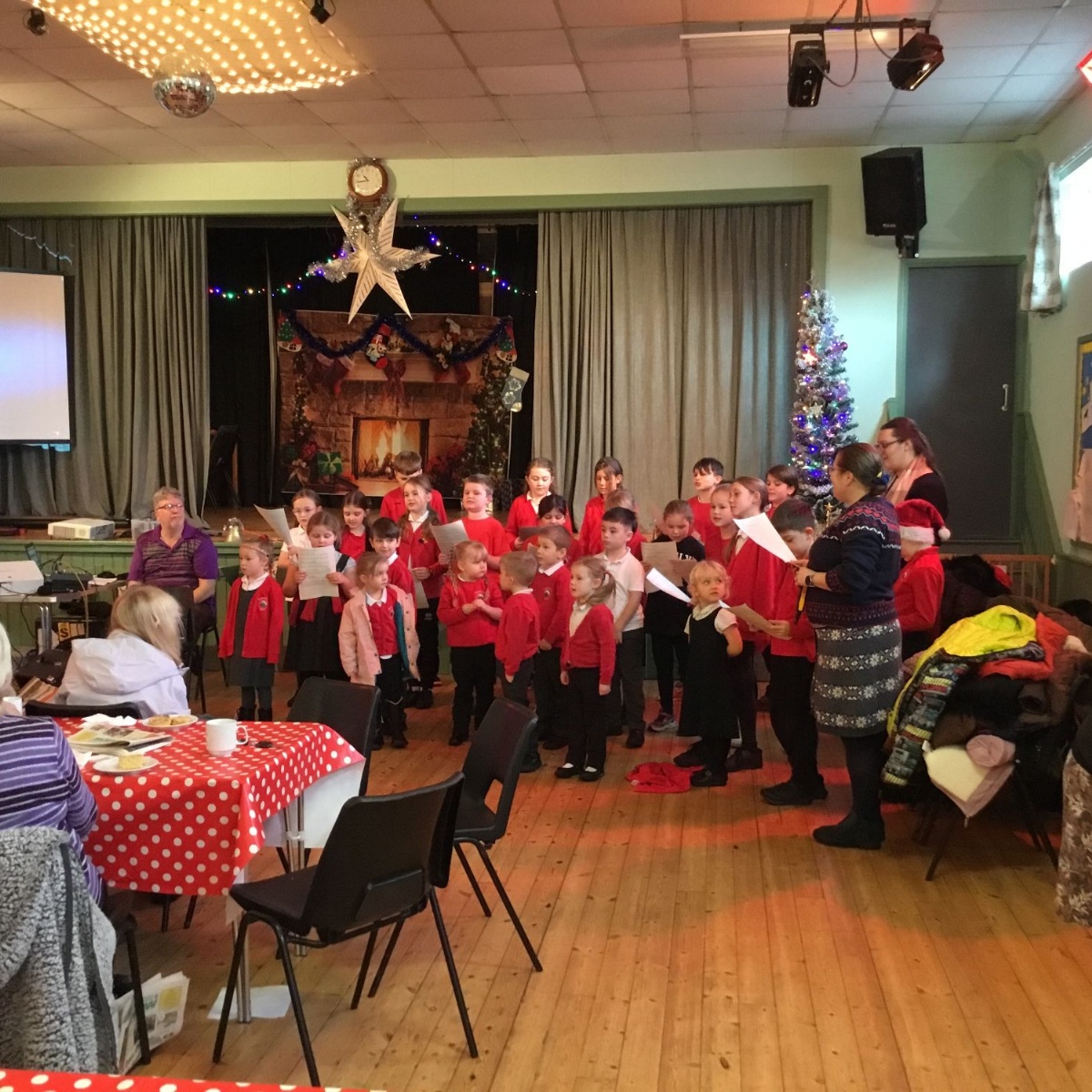 Ruardean Church of England Primary School - Carols in the community